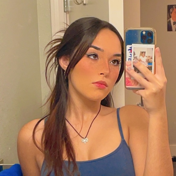 Jade's Closet (@jade_chapa) | Poshmark